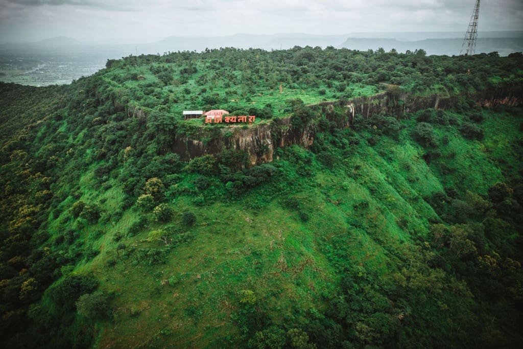 Beautiful view of Ajinkyatara Fort - Kas Pathar Flower Valley